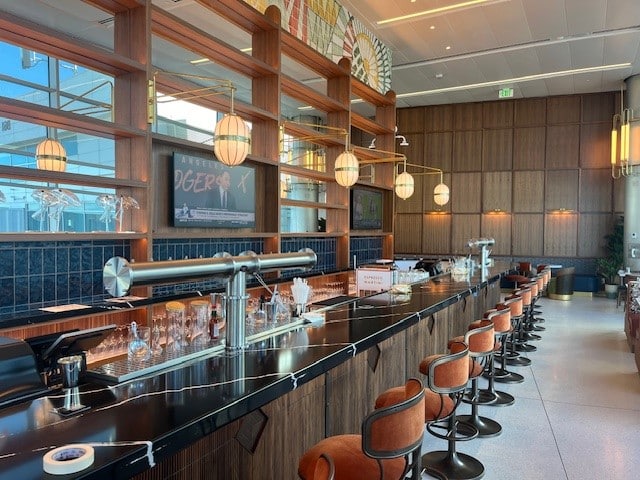 Sunset Loop Bar & Grill | Denver International Airport